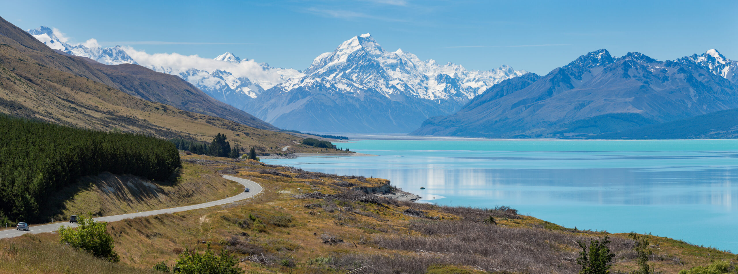 Panoramic view of Mount Cook mountain range with the beautiful ...